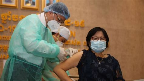 ក្រសួងសុខាភិបាល បង្ហាញរបាយការណ៍សរុបអ្នកមកចាក់វ៉ាក់សាំងកូវីដ ១៩ Tnaot