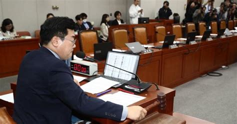 사설 김 여사 문자 2000개 더 있다니 국가 위신 걱정된다