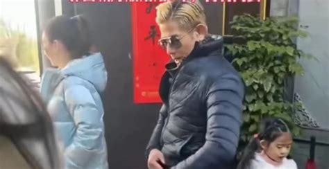 郭富城吃菜被亲戚偷拍，他笑容凝固瞬间臭脸，妻女穿汉服宣传合园腾讯新闻
