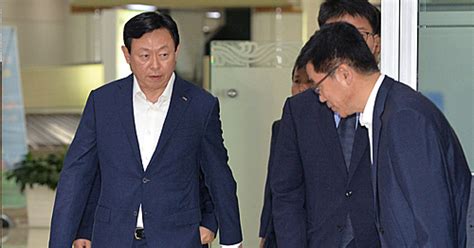 일본에서 귀국한 신동빈 롯데그룹 회장