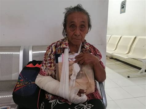 Allegado Del Alcalde De Izamal Se Niega A Pagarle A Una Abuelita Que