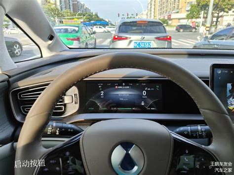 【文章】今天聊聊腾势d9的icc智能领航功能以及车道偏离预警功能，我们一起看一看这个效果。这两个功能一个是车道偏离指示标志，能够动态通过振动与