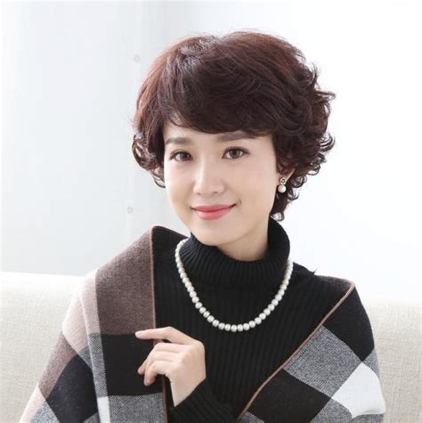 四五十歲的女人別亂剪髮，2018年超流行的髮型，年輕十歲不止 每日頭條