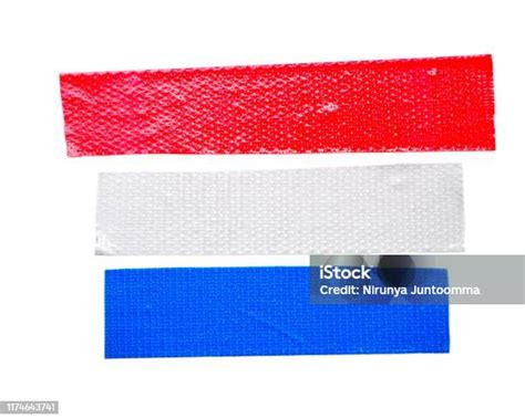 흰색 배경에 빨간색 회색 파란색 스티커 테이프의 집합입니다 찢어진 수평 및 다른 크기의 끈적 끈적한 테이프 접착제 조각 0명에 대한 스톡 사진 및 기타 이미지 Istock