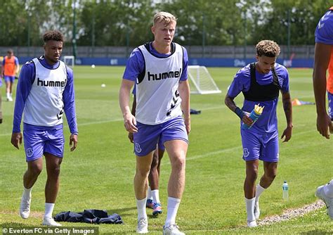 Everton Defender Jarrad Branthwaite Completes Move To Psv Eindhoven On