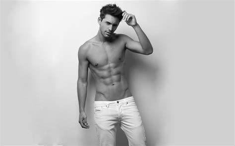 배경 화면 남자 화이트 단색화 사진술 사람 수퍼 모델 손가락 감각 남성 근육 팔 가슴 검정색과 흰색 흑백 사진 사진 촬영 예술 모델 복부