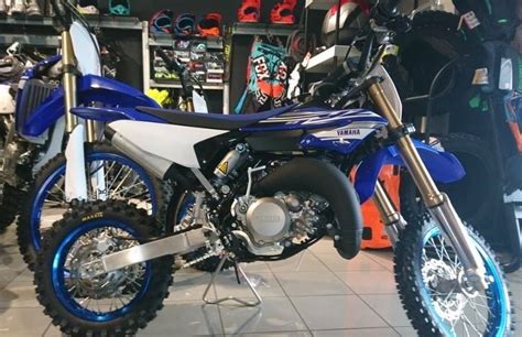 Maly, ale dzik! Taki jest najnowszy motocykl motocorssowy Yamaha klasy ...