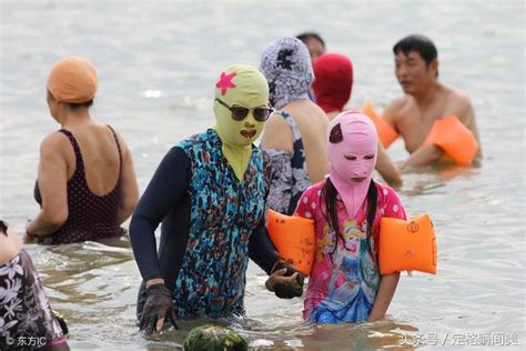 夏天來青島洗海澡「嚇哭寶寶」的臉基尼升級到七代 適用姑娘小伙 每日頭條