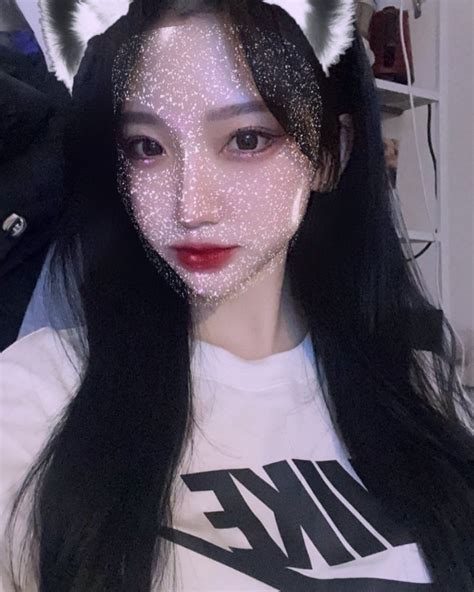 채린♡ On Instagram “d 새벽 2시 22분 Nike 친구집 셀카 데일리