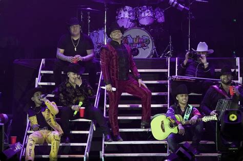 Grupo Firme Bate Récord En Concierto Mexicano