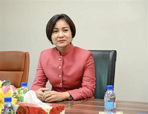លោ ក ជំទា វ ប ណ្ឌិ ត ជា សិ រី ឥស្សរជន ជា ស្រ្តី ដំ បូ ង គេ ដែល ក្លា យ