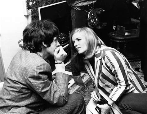 Fascinating Photos Of Linda And Paul Mccartney
