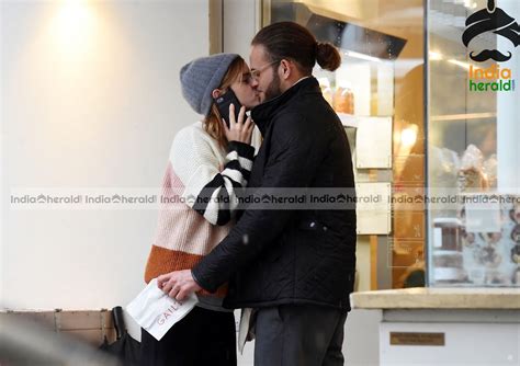 Harry Potter Girl Emma Watson Caught Kissing A Guy In Hotel