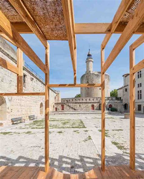 Architecture éphémère à Aigues Mortes Pour Latelier Vecteur