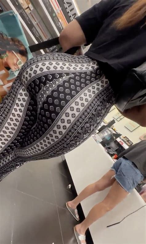 Latina Milf In Forbidden Leggings 🔥 Spandex Leggings And Yoga Pants