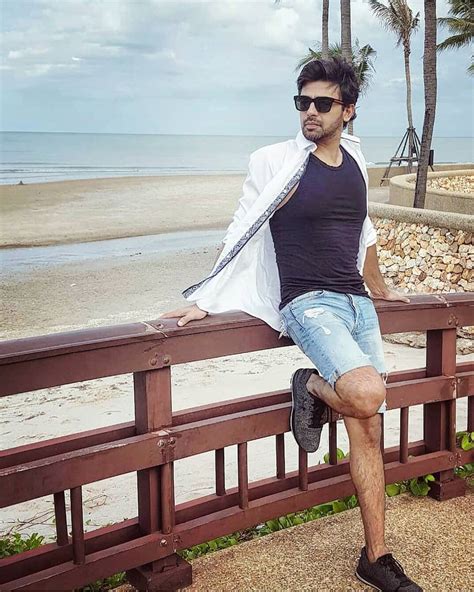 A Closer Look At The Heartthrob Farhan Saeed Reviewit Pk