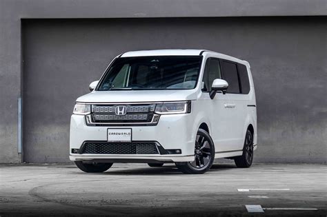 Honda Stepwagon Spada Hybrid Carz World New And Used Cars Rental