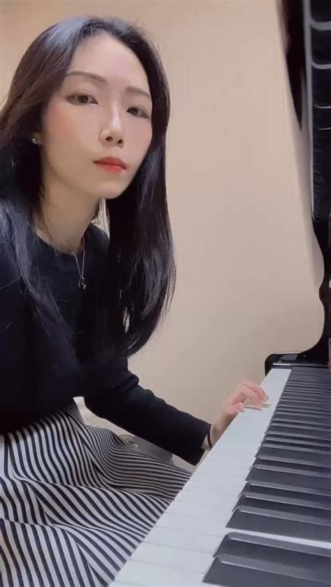 今天學生和家長都沒有發問 但總是有那個但 有一位老師問哇妳今天穿這麼Lady要去約會嗎 木木老師被問爛了真的爛了 希望2025我