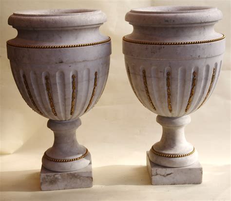 Paire De Vases En Marbre