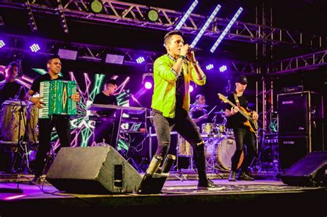 Primeira Noite Do Piripiri Junina Teve Samyra Show E Outras Bandas Que