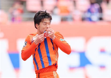 【新潟】これぞ、エースのお仕事。鈴木孝司がシュート3本で2得点1アシストも「来ればもっと決められる」 サッカーマガジンweb