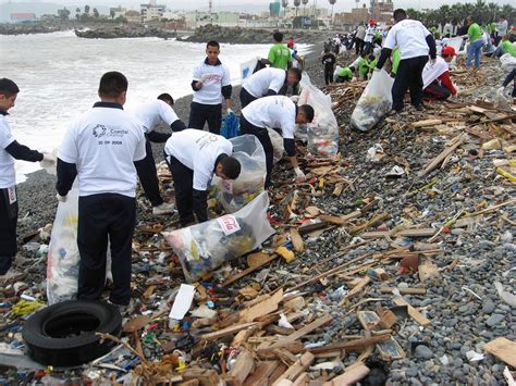 MILES DE VOLUNTARIOS LIMPIARAN BASURA MARINA EN LA COSTA PERUANA Salud en Casa Perú