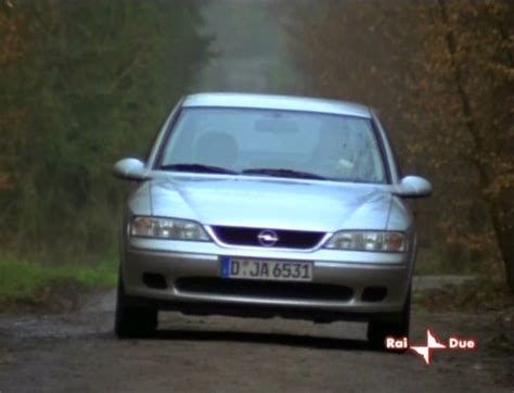 IMCDb org Opel Vectra B in Alarm für Cobra Autobahnpolizei