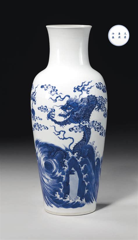 RARE VASE EN PORCELAINE BLEU BLANC CHINE DYNASTIE QING MARQUE A SIX CARACTERES ET EPOQUE