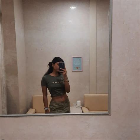 Asthetic Mirrorselfie Mirror Vibe Blur Browngirl Desigirl