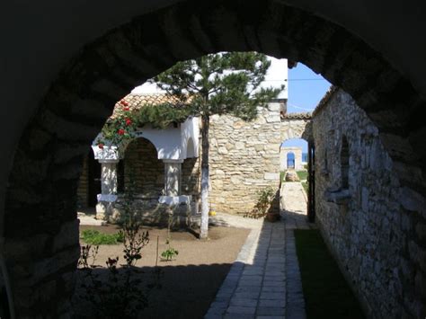 CASE DIN PIATRA DE CE O CASA DIN PIATRA