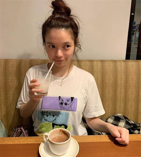 明石ゆいなさんのインスタグラム写真 明石ゆいなinstagram「寝起き10秒で大好きなロイヤルホストに来た。﻿ そしてステーキ丼を