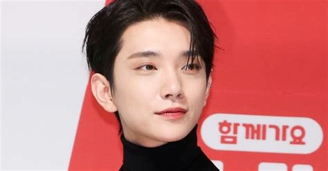 [포토] 세븐틴 조슈아 얼굴에 꽉찬 잘생김
