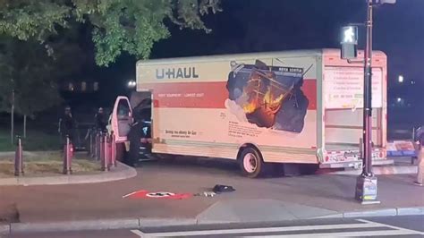 El conductor del camión que se estrelló cerca de la Casa Blanca llevaba