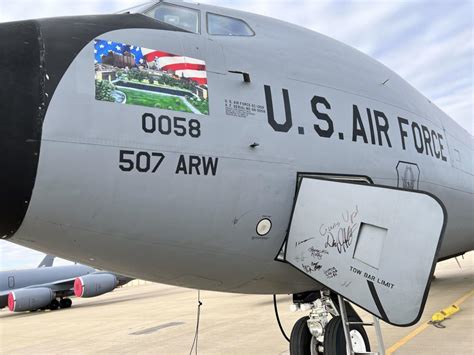 ‘im Gonna Miss You Airman Says Good Bye To Cherished Kc 135