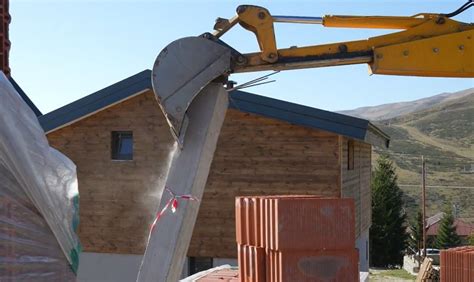 Komuna E Tetovës Fillon Me Rrënimin E Objekteve Pa Leje Në Kodrën E