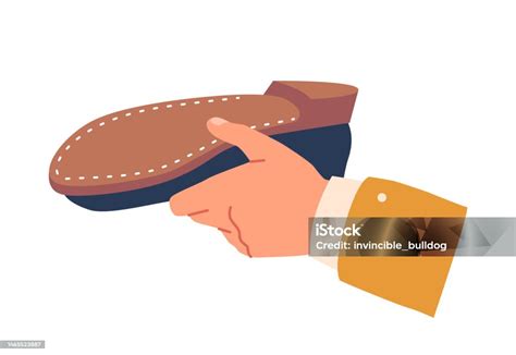 갈색 가죽 신발을 들고 있는 제화공 손 바늘로 발바닥의 가장자리를 손가락으로 잡고 엄지손가락을 옆구리에 대고 눌렀습니다 신발에
