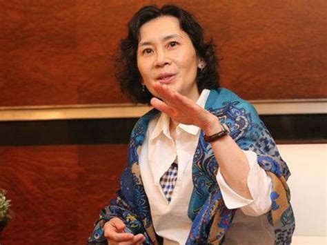 国家一级演员肖雄近照，曾为演戏和丈夫离婚，如今60岁依然单身蹉跎岁月
