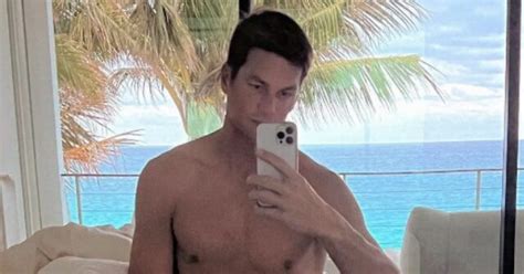 Tom Brady Posts Underwear Selfie In Wake Of Retirement Announcement