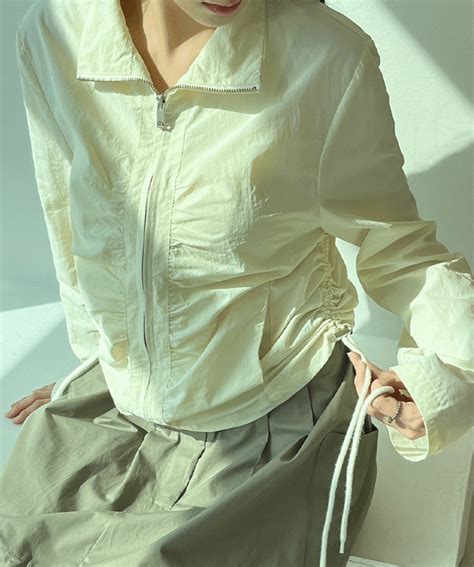 데비 아노락 크롭 셔링 스트링 바람막이 자켓 에이블리