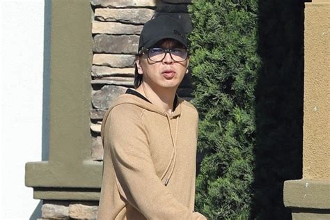 《まさかのツーショット》水原一平被告、妻と離婚していなかったか “おそろい”黒キャップで寄り添う買い物姿｜newsポストセブン