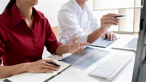 从事软件开发和编码技术的程序员网站设高清图片下载 正版图片504486717 摄图网