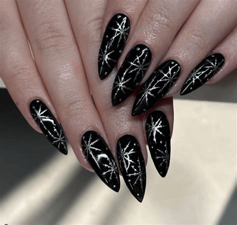 25 Dark And Elegant Gothic Christmas Nails Design Ideas