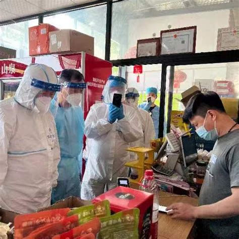 上海市长宁区人民政府 区情 临空园区对沿街店铺开展全覆盖巡查
