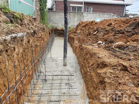 강릉시 홍제동 단독주택 08 25 옹벽기초 철근 배근 및 버림 콘크리트 타설 정직을 짓는 세라하우징