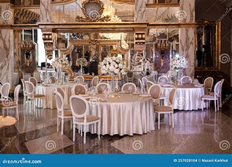 Flower Decoration Of Wedding Tables Banquet Table Setting And