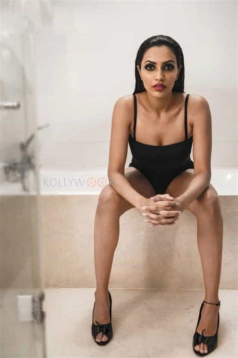 Actress Akshara Gowda Sexy Hot Photos 15 102932 Kollywood Zone
