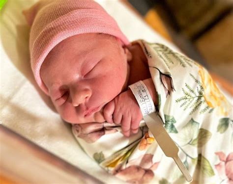 Logan Cain Welcomes Second Daughter Reachfm Peace Countrys Hub For