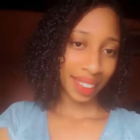 Polly Rodrigues Pollyoficial • Threads Say More