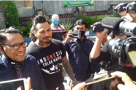 Dituntut Tiga Tahun Jerinx Tantang Yang Ingin Memenjarakan Hukum