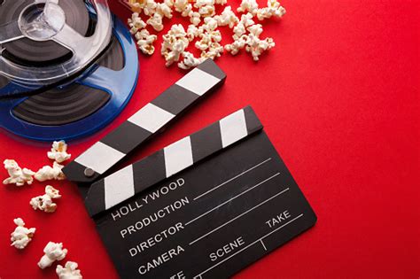 Clapperboard 영화 릴과 빨간 배경에 팝콘 감독에 대한 스톡 사진 및 기타 이미지 감독 검은색 고풍스런 Istock